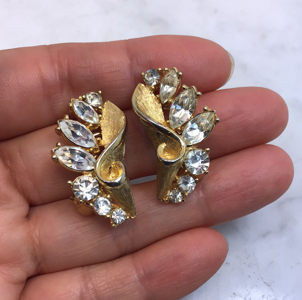 Vintage BSK Textures Gold Tone Clear Rhinestone Clip … - Gem