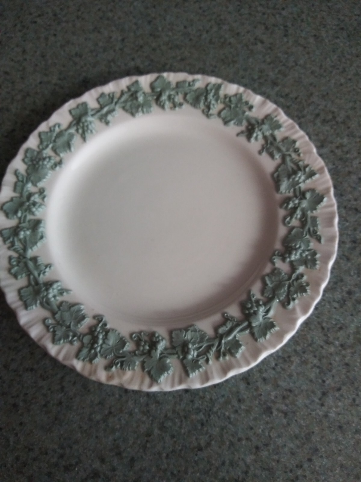 Wedgwood Of Truria & Balston Embossed Queensware Rare green grapevine 6 ...