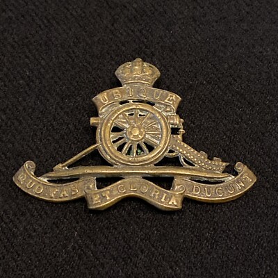 Vintage Canadian MILITARY CAP BADGE “UBIQUE QUO FAS ET GLORIA DUCUNT ...