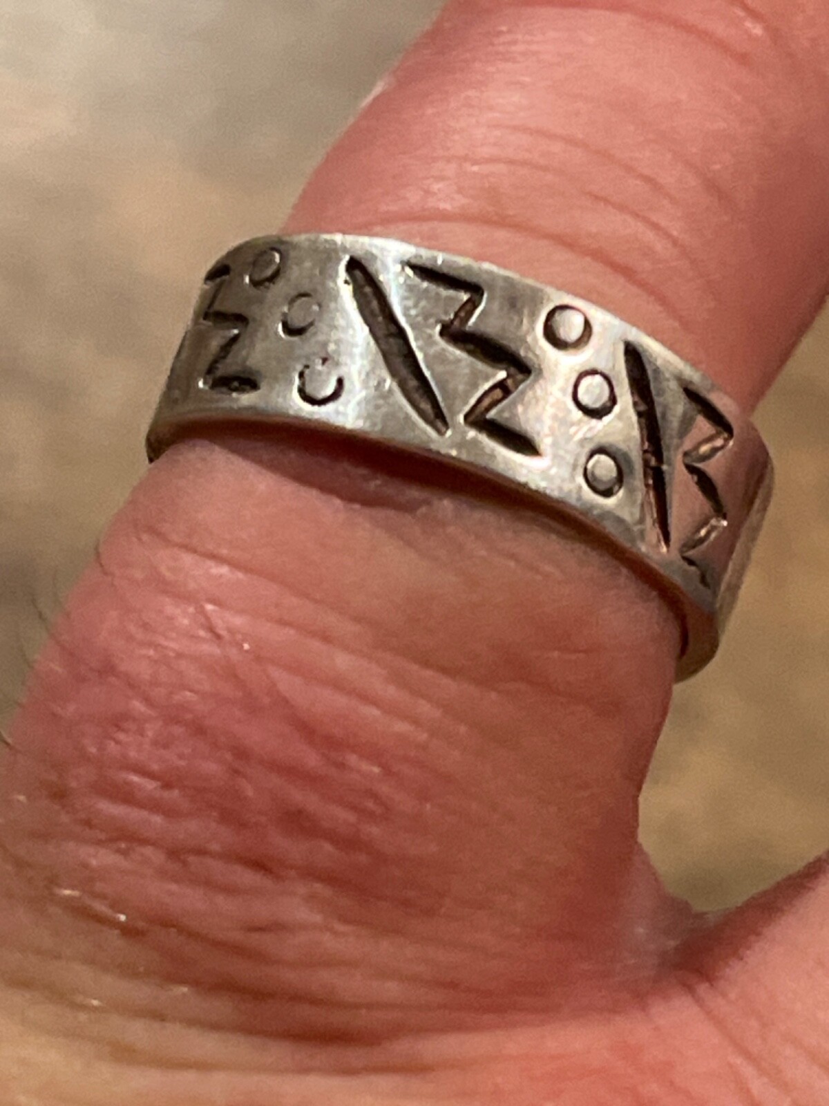 TRADITIONAL NATIVE SYMBOL STERLING SOLVER BAND, ARTIS… - Gem