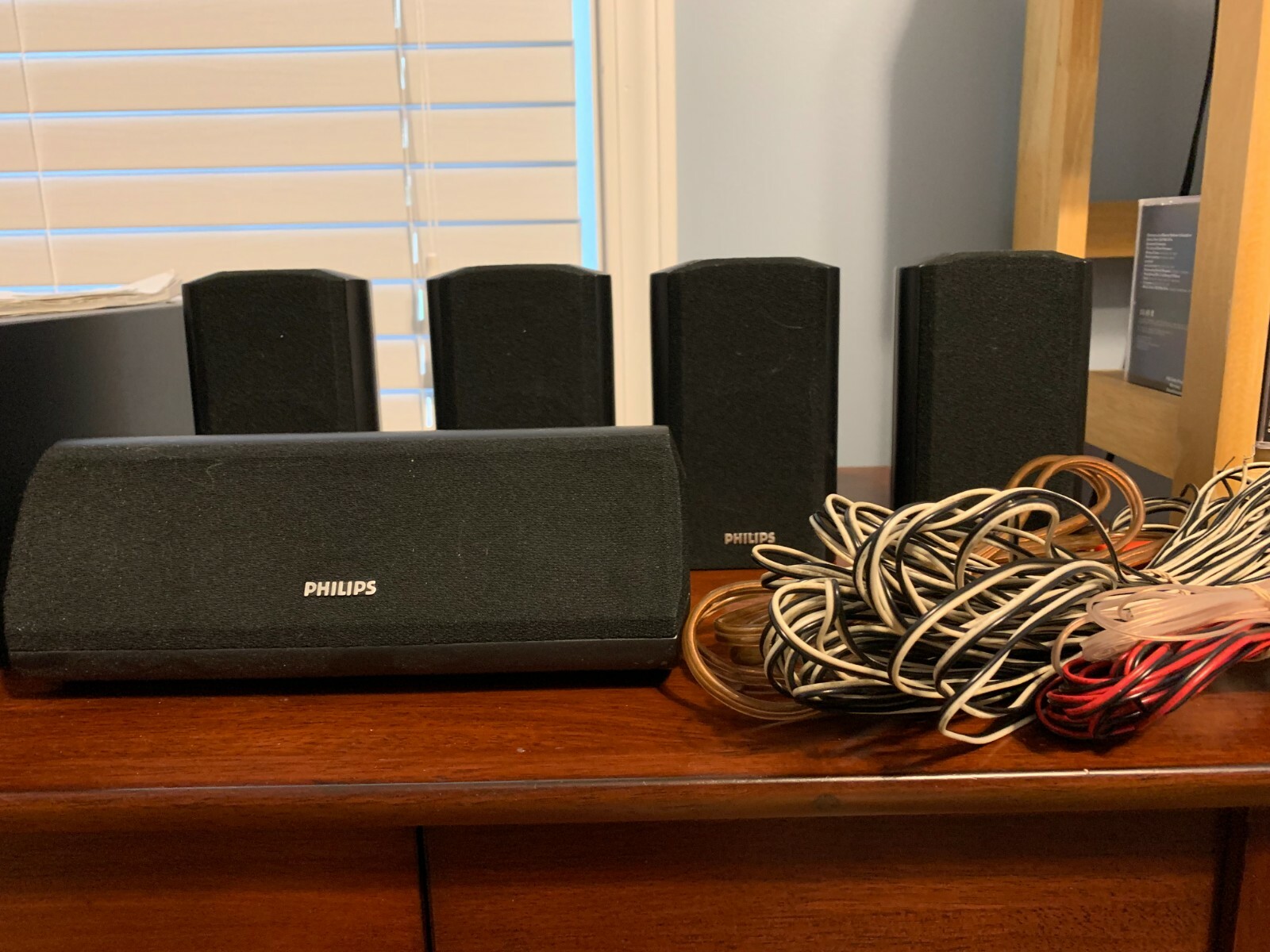 Philips FR965 Audio/Video Surround Receiver bundled with 5 loudspeakers ...