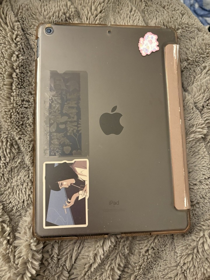 *SCREEN BROKEN* IPad 8th Generation, 32 GB | eBay