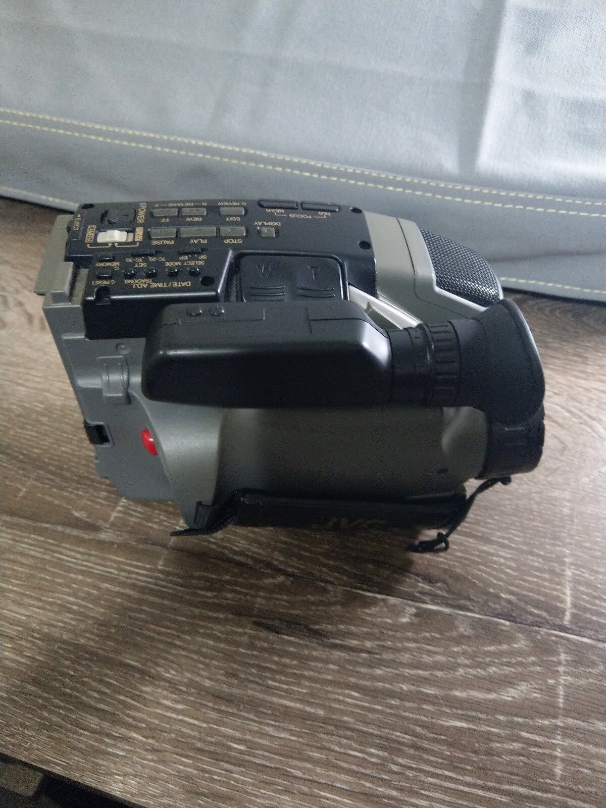 JVC GR-AX25U Compact Video Camera Recorder / Camcorder, Gray. Not sure ...