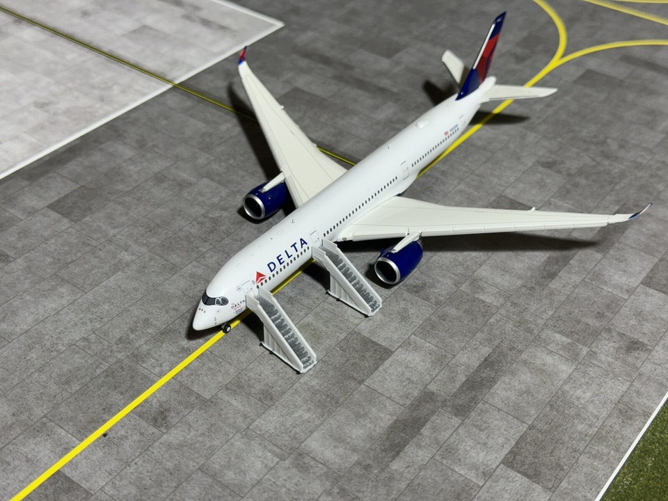 Jetset Models 1:400 -DELTA AIRLINES- GSE C/W Gemini Jets, NG Models ...