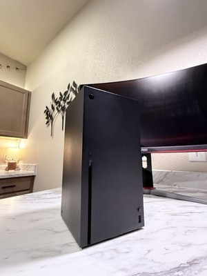 Xbox Series X and 27 Inch Curved AOC Gaming Monitor ( controller ...