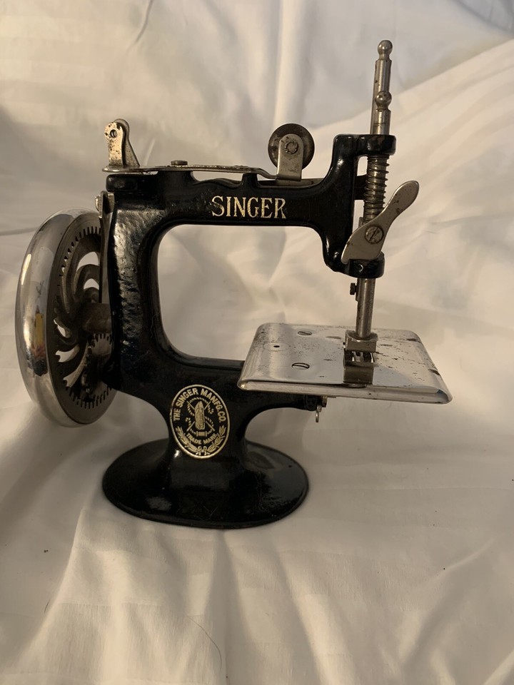 Antique Mini Singer Sewing Machine Children’s Die Cast | eBay