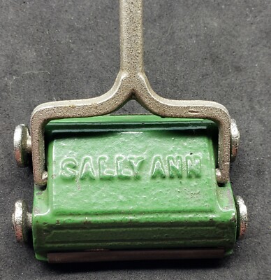 VINTAGE Sally Ann Green Cast Iron Carpet Sweeper Toy antique vacuum ...