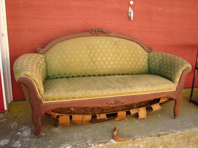 1800-1899 - Antique Victorian Loveseat - Vatican