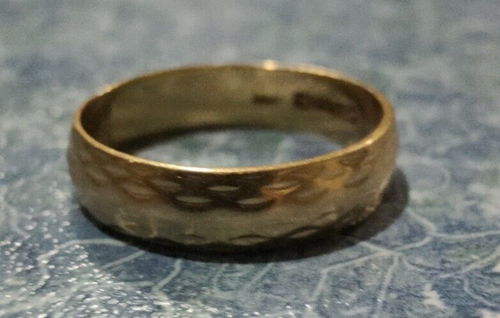 Radiant Beauty: Vintage Dimple 18ct Yellow Gold Ring - Timeless ...