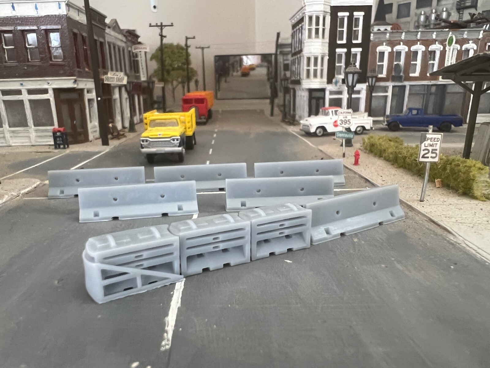 1:87 HO Scale Traffic Crash Barrier Sled and Construction Jersey ...