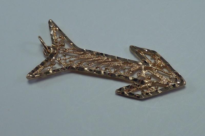14K Yellow Gold Filigree "Arrow" Pendant - Gem