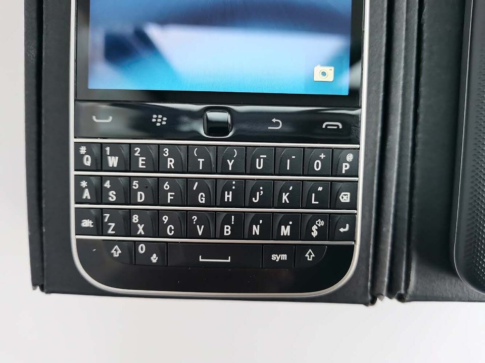 Original BlackBerry Classic Q20 16GB Unlocked GSM 4G Keyboard ...