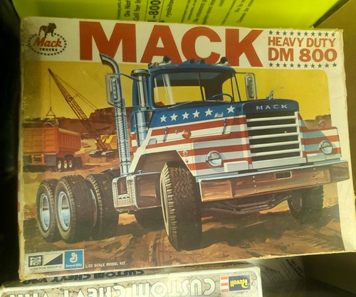 MPC Mack Truck Heavy Duty DM 800 Tractor 1:25 Model Kit Original 1970s ...