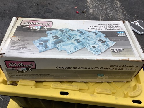 Edelbrock Performer Performance SBC 1955-1986 Intake Manifold Chevy ...