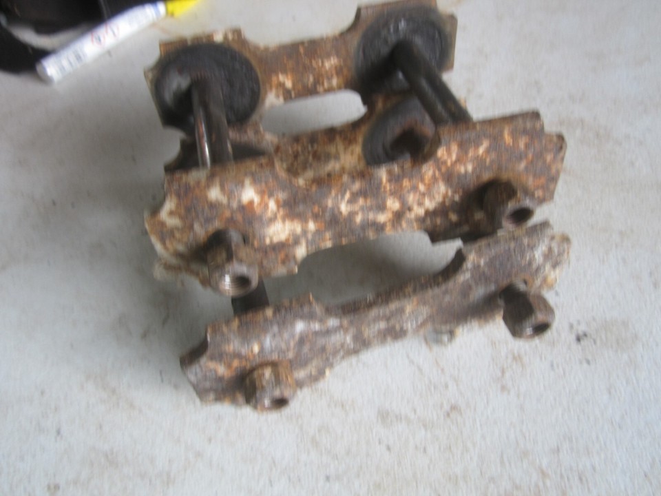 71 72 73 MUSTANG MACH 1 BOSS REAR LEAF SPRING SHACKLES OEM SET LH RH | eBay