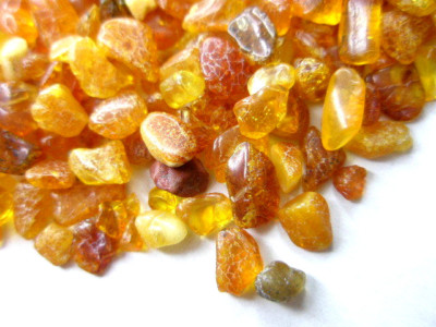 NATURAL POLISHED & RAW( MIX ) BALTIC AMBER SMALL PIECES 2 - 6 mm / 100 ...
