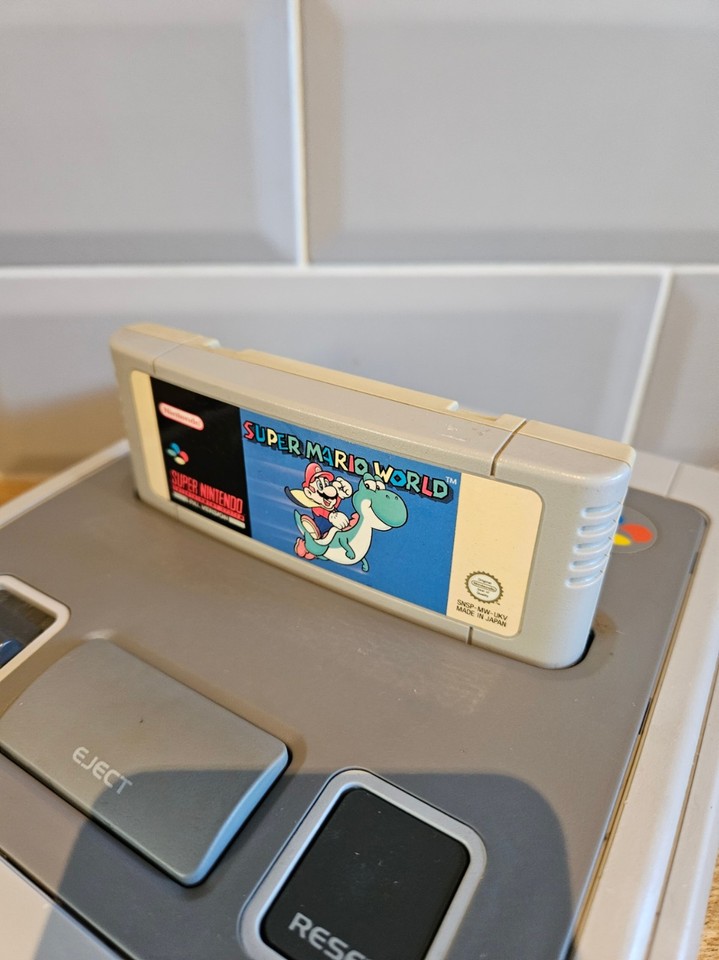 Super Nintendo SNES Console Bundle Super Mario World Console/Game/Pad ...