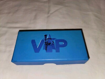 LEGO 5006330 VIP Exclusive Chrome Silver Metal Brick 2x4 Keychain | eBay