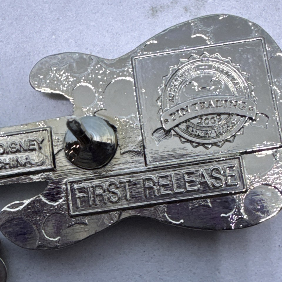 Disney Hannah Montana Miley Cyrus FIRST RELEASE Guitar Pin 69333 | eBay