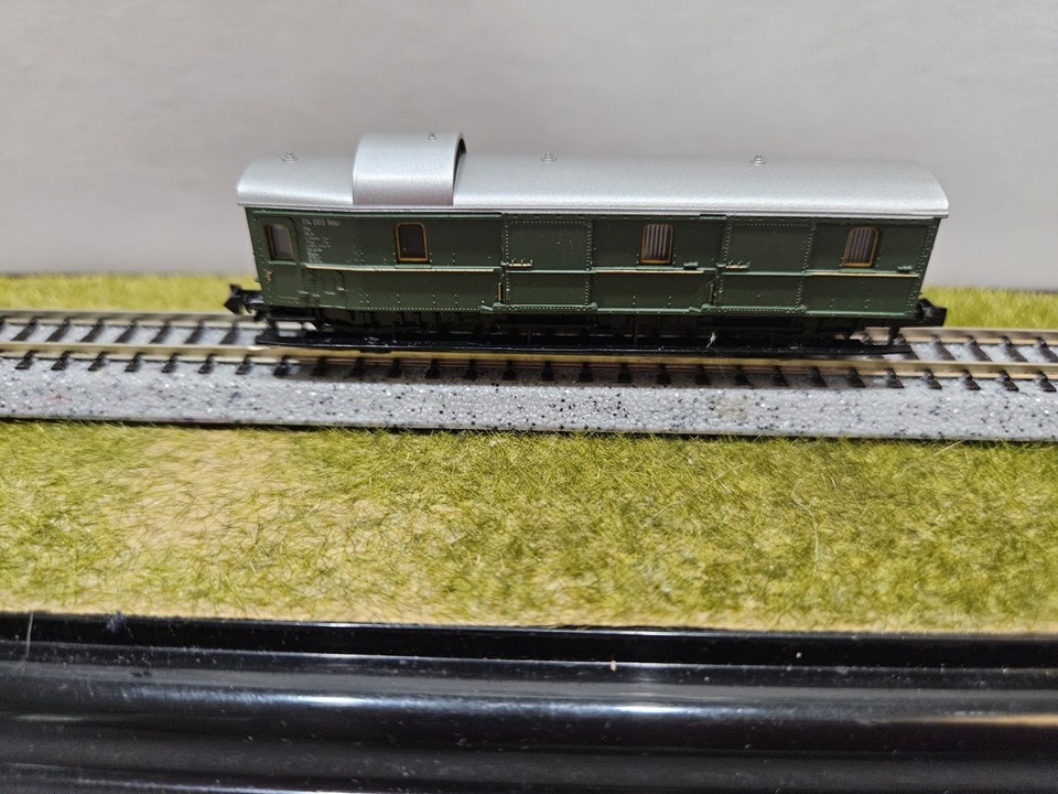 MINITRIX N-SCALE #3058 & 3060 GERMAN PASSENGER COACH SET x 3, LN++; ca ...