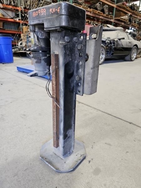 USED Right Front Power Gear Electric Leveling Jack From 09 Fleetwood ...