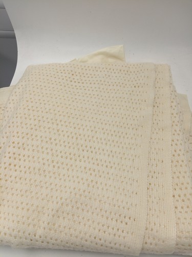 Vintage Witney Mills Cream Cellular Wool Blanket Satin Trim UK Made 2x2 ...