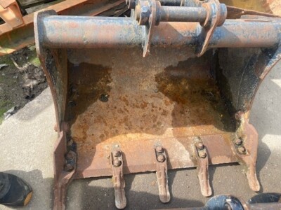 JCB BUCKET 900MM 145MM C/C250 PIN 45MM WITH TEETH | eBay UK