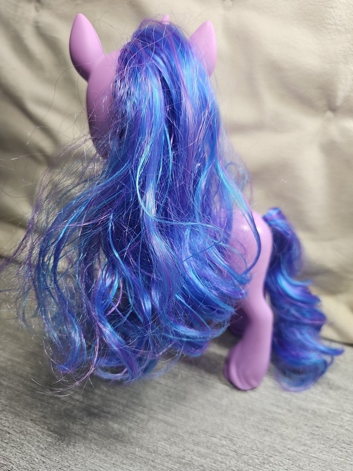 Hasbro My Little Pony IZZY A New Generation Moonbow 9" Unicorn Charms ...