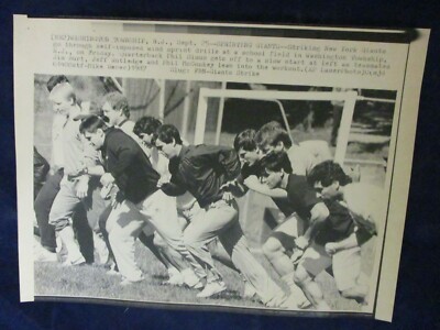 1987 NFL Strike New York Giants practice @ school field Vintage Wire ...