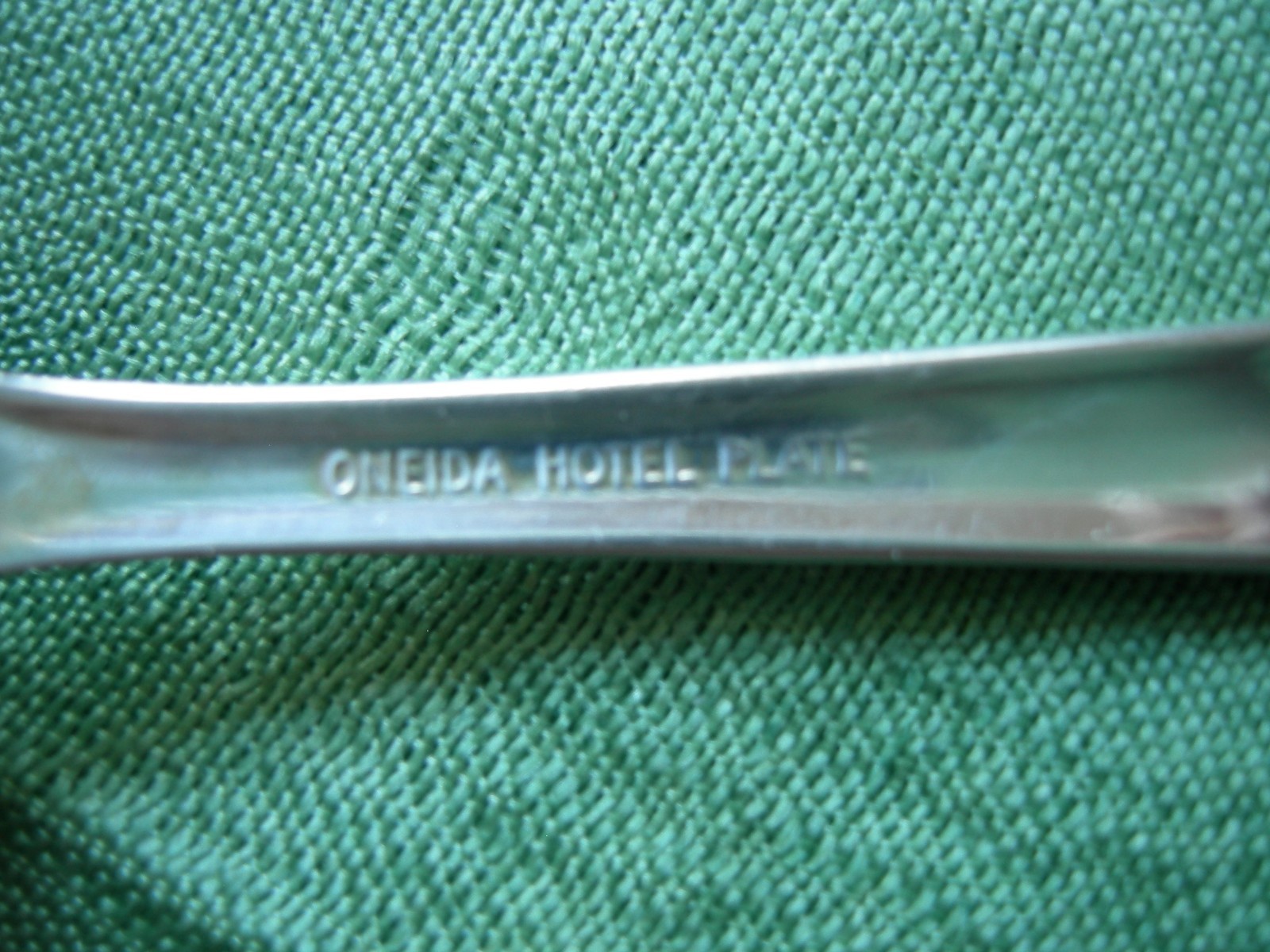 ONEIDA HOTEL PLATE 6 1/8" SilverplateTeaspoon, Pattern Name is "Hotel ...
