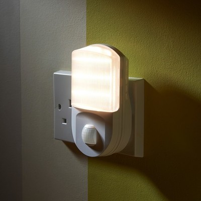 Auraglow PlugIn PIR Motion Sensor Hallway Plug Socket LED Night Light ...
