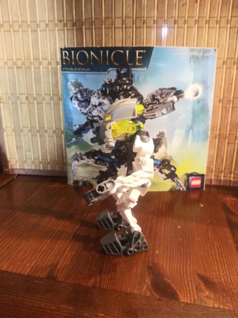 Lego Bionicle Mazeka (8954) Figure w/ Manual, box bullets no swamp ...