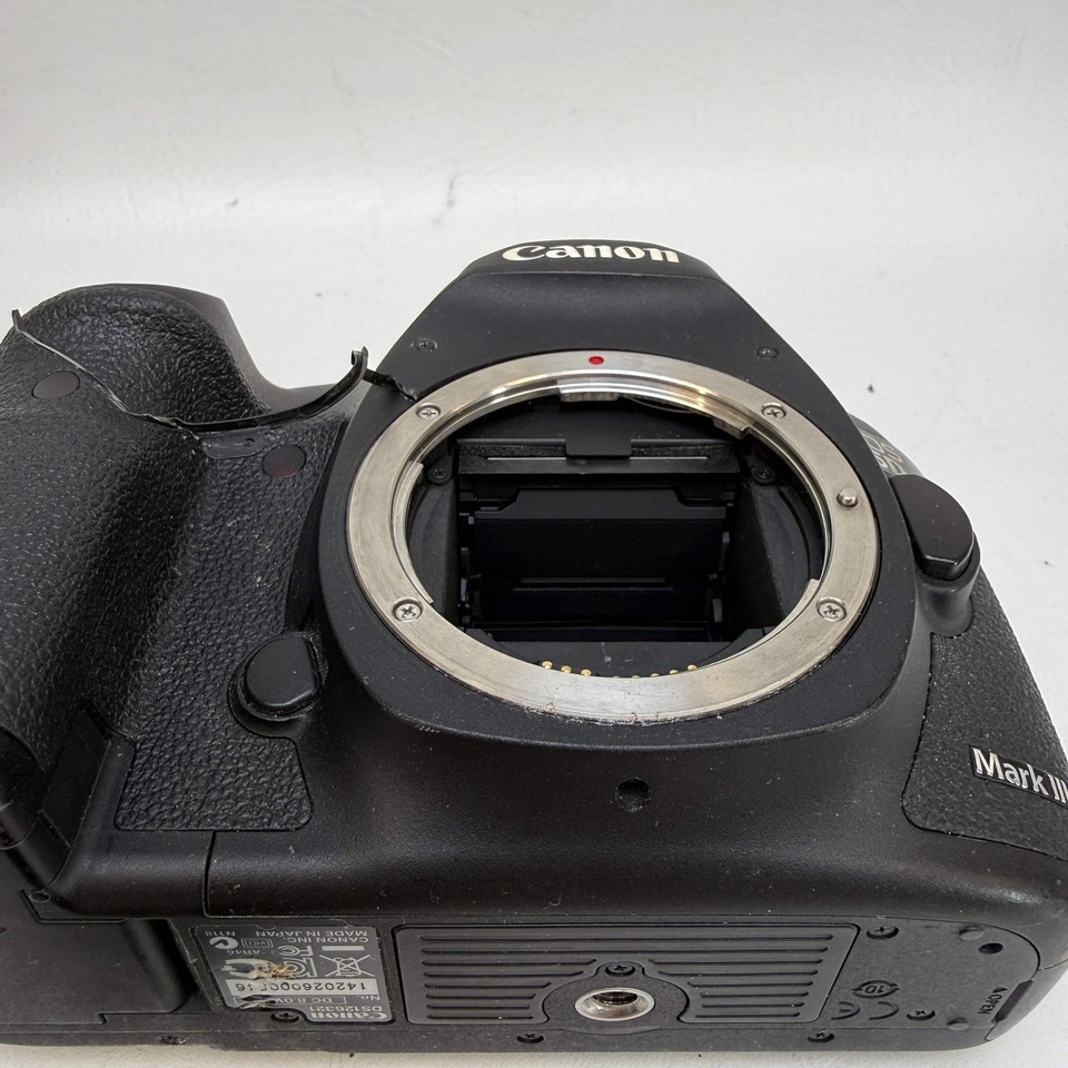 Broken Canon EOS 5D Mark III 22.3MP Digital SLR DSLR Camera /Crack On ...