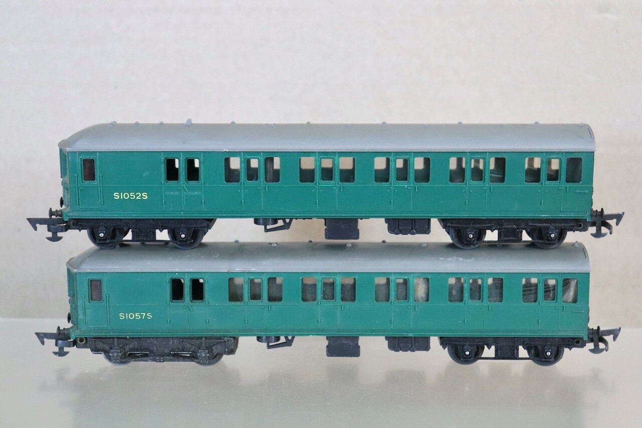 TRIANG R156 R225 BR GREEN SOUTHERN SUBURBAN EMU LOCOMOTIVE 2 CAR SET og ...