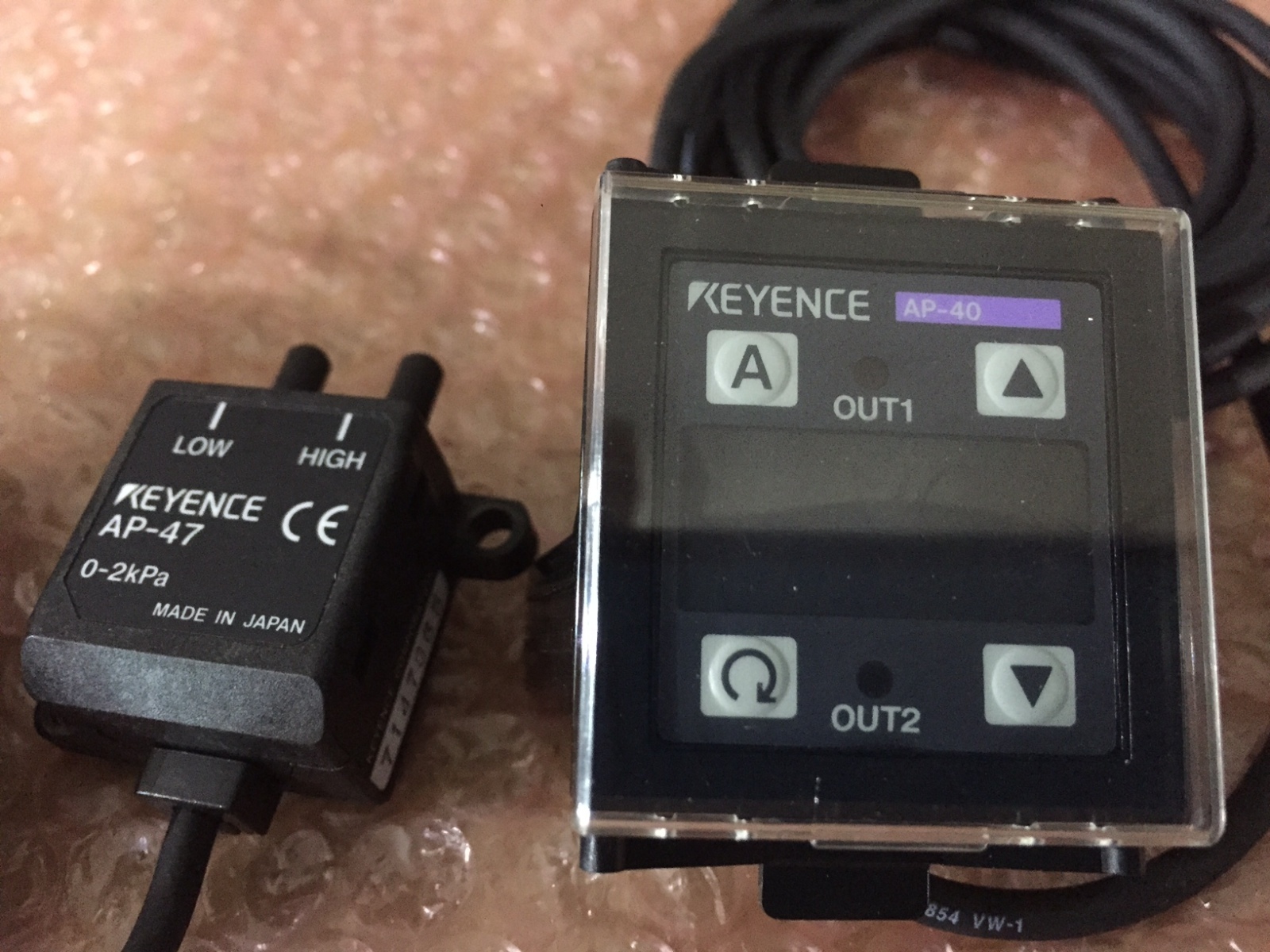 KEYENCE AP-40 PRESSURE SENSOR AMPLIFIER with AP-47 Sensor | eBay