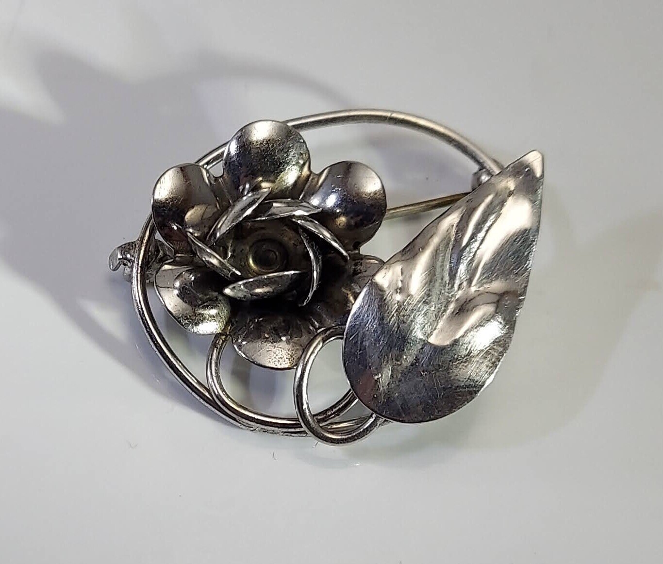 Vintage Sterling Silver Floral Flower Leaves Circle P… - Gem