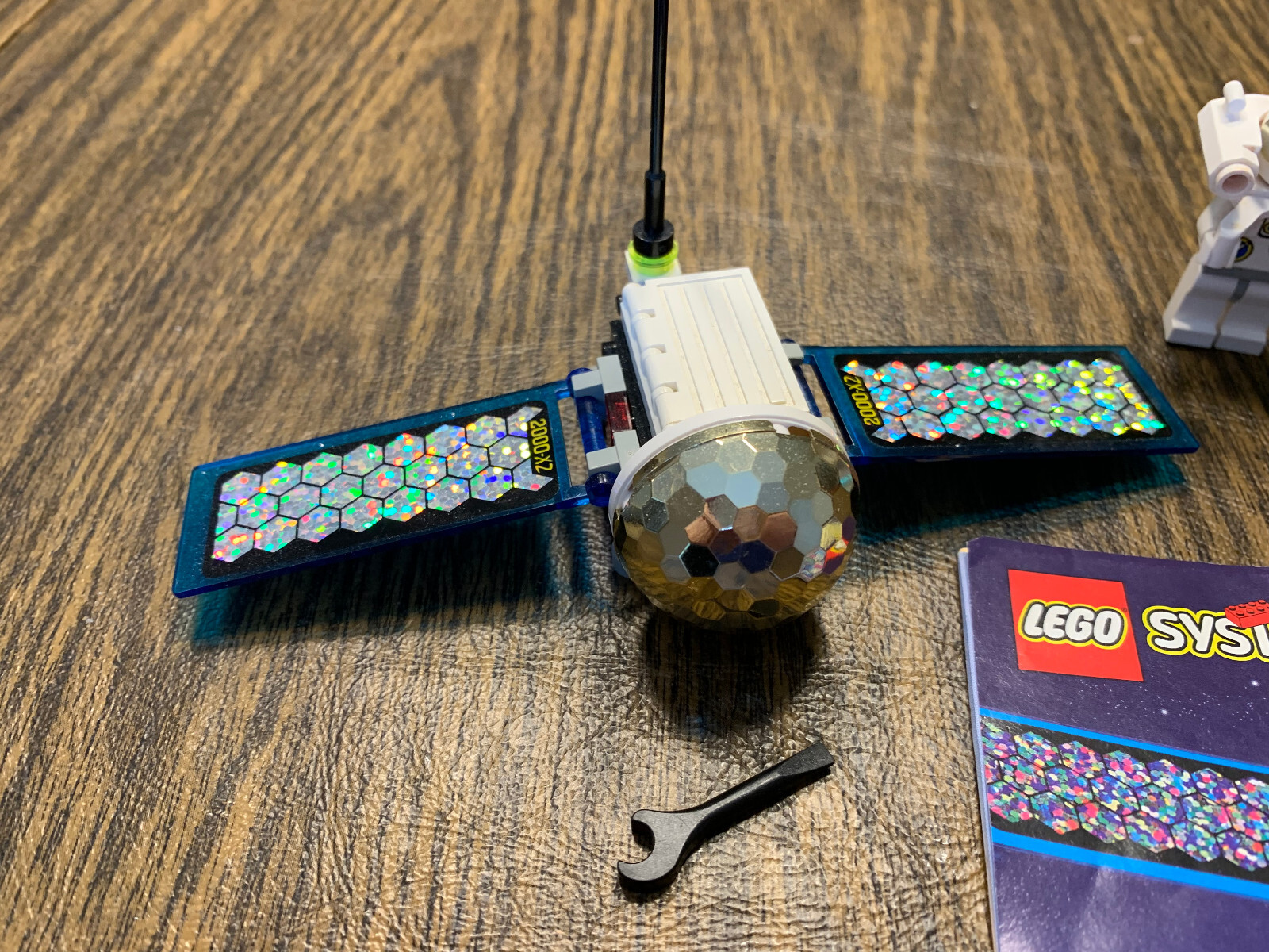 LEGO Set 6458 Satellite with Astronaut Space Complete w/Instructions ...