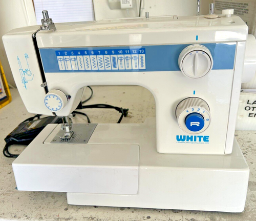 White Sewing Machine Model 1418 with Foot pedal**FREE SHIP**Very clean ...