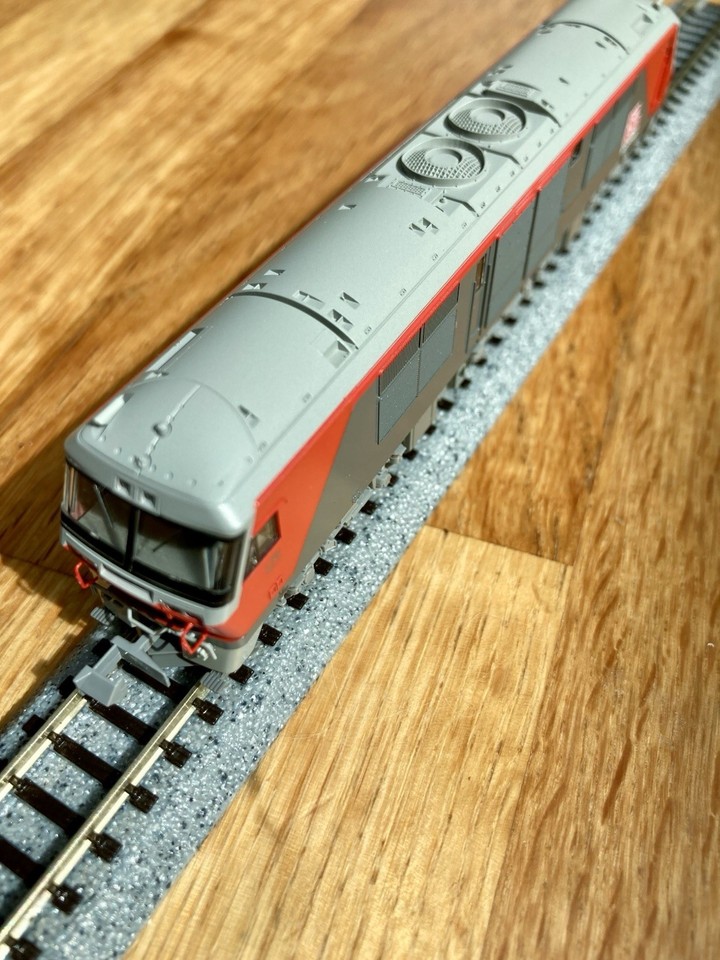 Kato 7007 -5 N gauge JRF cargo DF200 diesel locomotive in red & grey ...