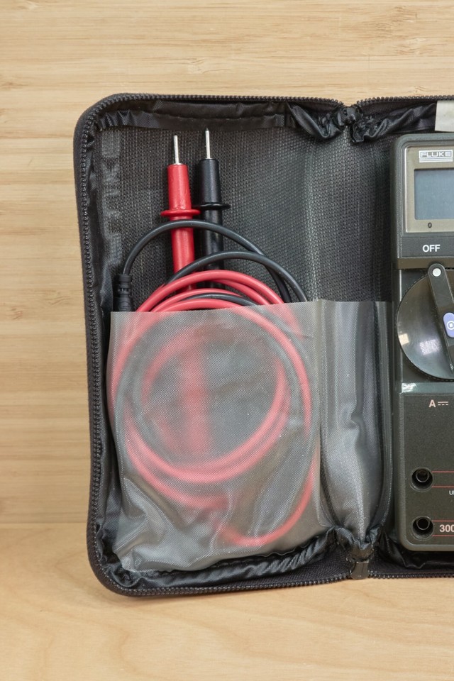 Fluke 77 Multimeter with Test Leads & Carrying Case – Tested & Working ...