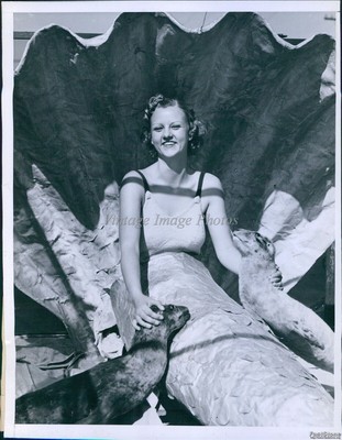 1937 Eleanor Walker Welcomes Californians To Santa Monica Parade Event ...