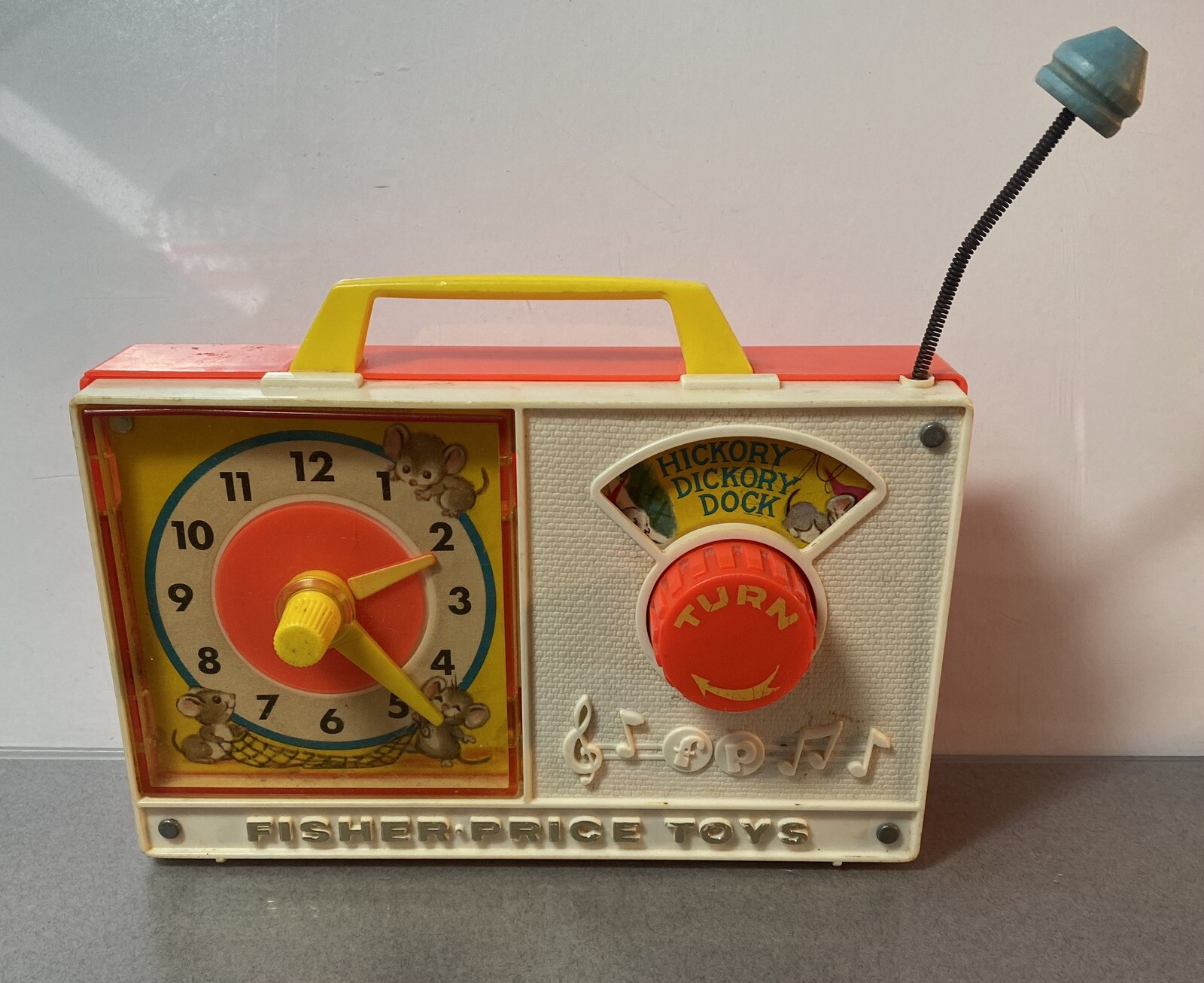 VINTAGE FISHER PRICE Toy CLOCK RADIO PLAYS HICKORY DICKORY DOC - WORKS ...