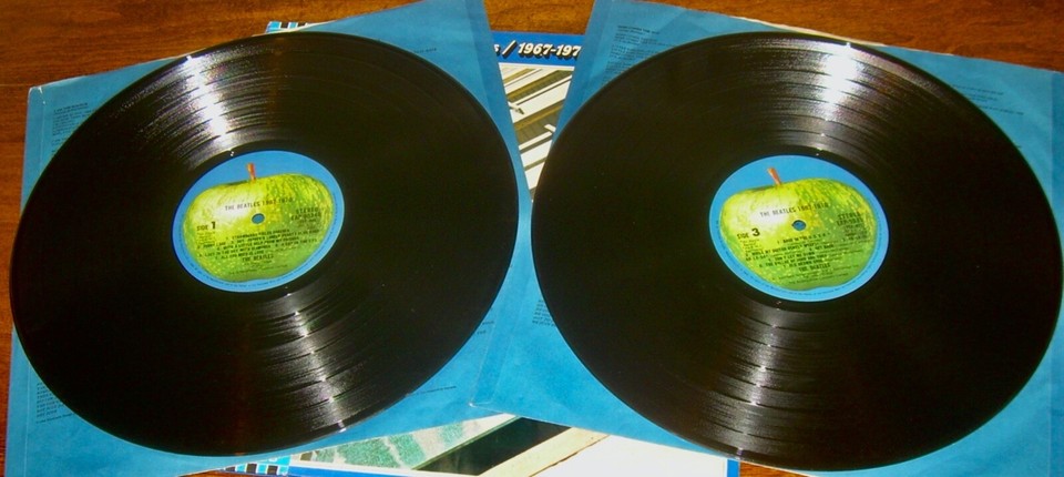 Lot of 2 BEATLES vinyl double LPs 1962-1966 and 1967-1970 Japanese ...