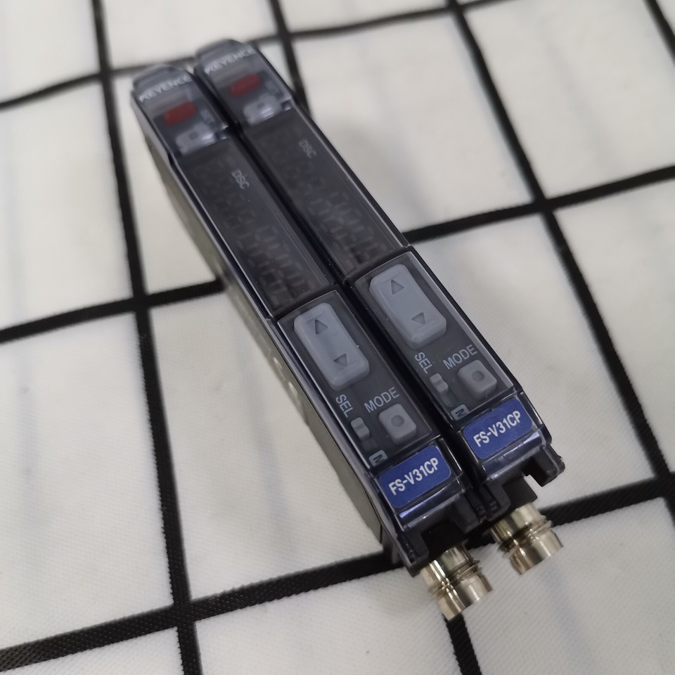 Keyence FS-V10 / FS-V21R / FS-V31CP / FS-V32 Fiber Optic Sensor | eBay