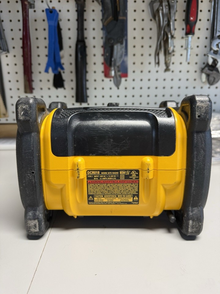 DeWalt DCR018 Compact Corded/Cordless Worksite Radio Speaker 12/20v max ...