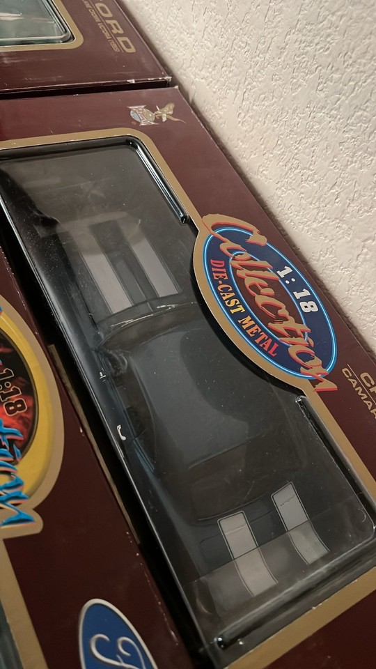 1:18 Scale Die-Cast Metal Collection Road Tough Chevrolet and Ford lot ...