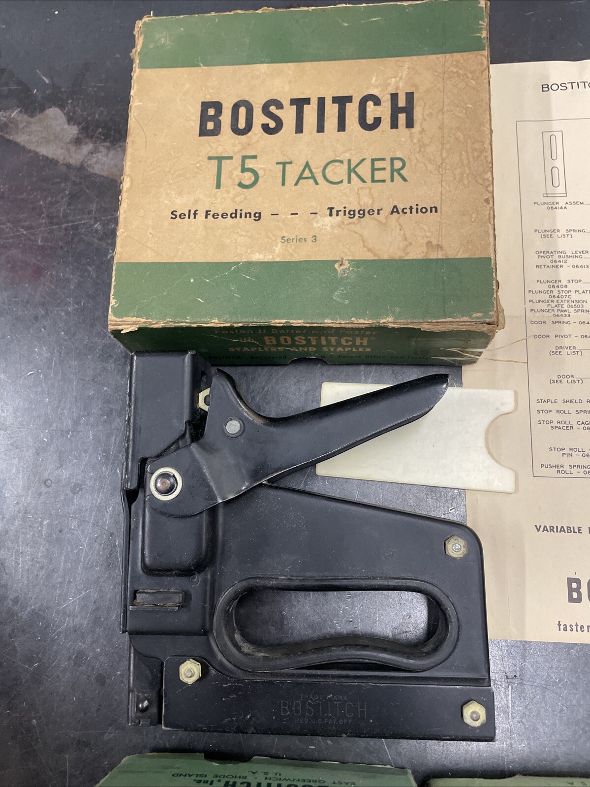 Vtg Bostitch T5 Tacker w/ 1/4” 3/8” 9/16” Staples for T5-8 40,000+ Made ...