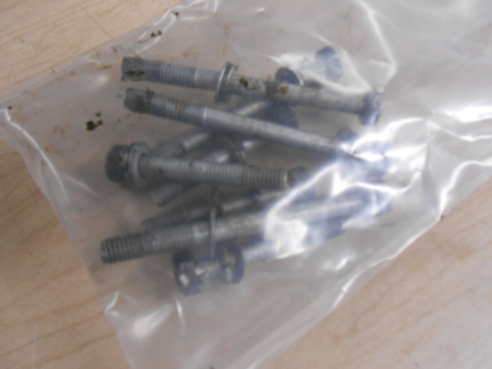 09118-08090, 09118-08098 Suzuki DT30C 1997 Outboard Bolts housing to ...