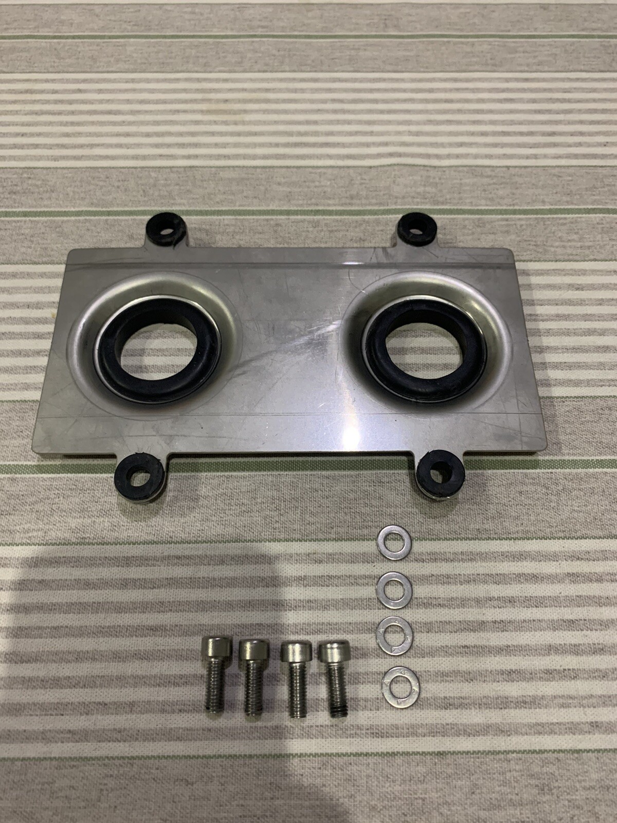 Suzuki GT185 Motorcycle Cylinder Head Spark Plug Cover Plate Set | eBay UK