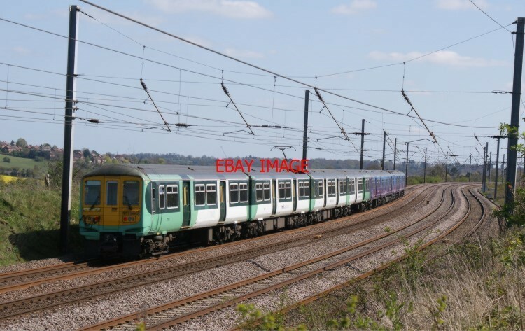 PHOTO CLASS 319 4-CAR EMU NO 319 008 CHERITON AT THRALES END ON A ...